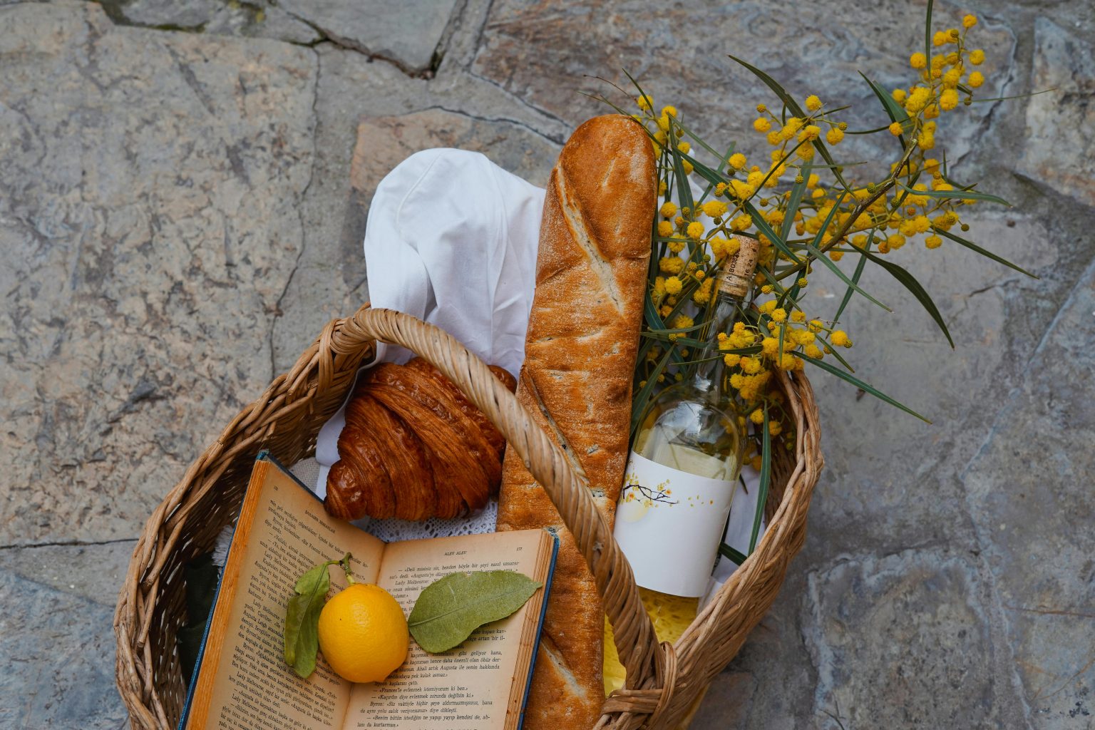 Quartz Wine: The Story of Soil, Structure, and Sip - The Little Cellar ...